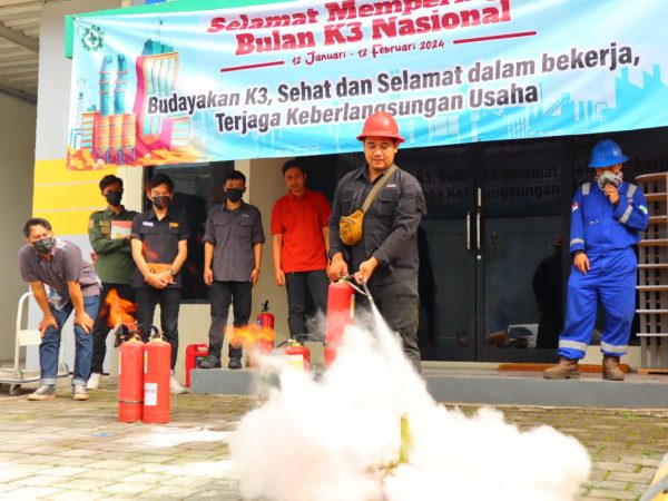 Simulasi Penggunaan APAR dalam Rangka Peringatan Bulan K3 - PT. TEKNO ...